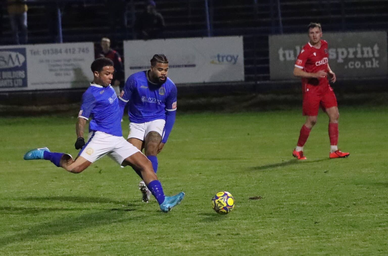 Re-Signing with a Smile – Halesowen Town FC